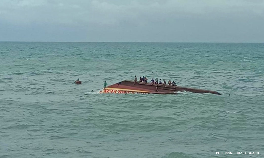 10 people rescued from capsized boat in Albay - newswatchplus.ph