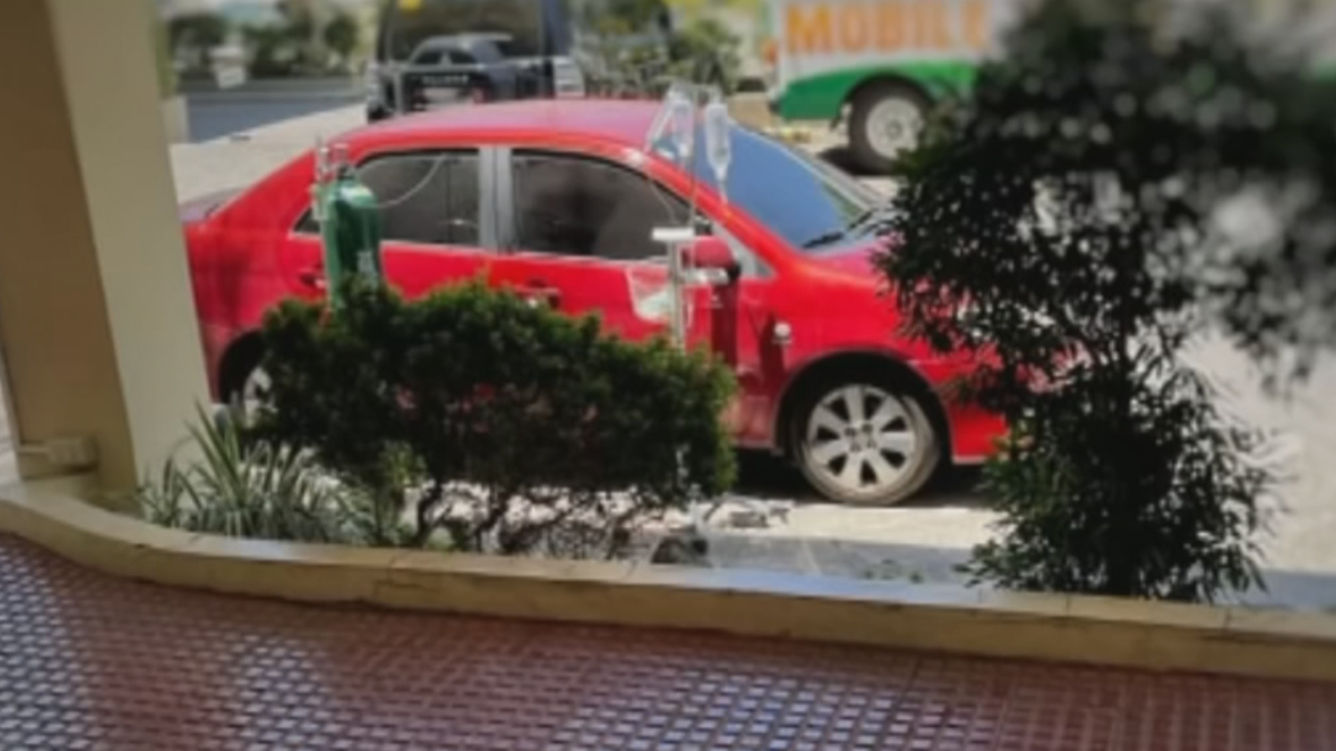 Doctor turns patient’s car into makeshift hospital room - newswatchplus.ph