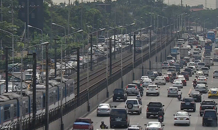 MMDA: Volume of vehicles along EDSA down as pump prices soar ...
