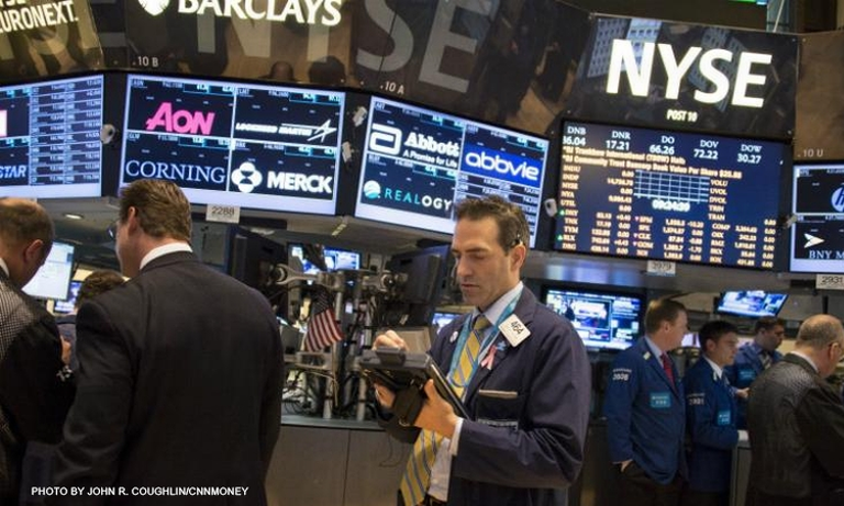 Dow closes down nearly 300 points on China fears - newswatchplus.ph