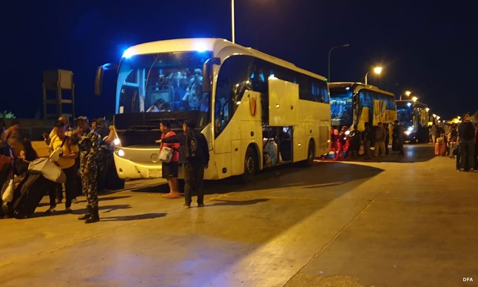 DFA: 340 Filipinos fleeing embattled Sudan allowed to enter Egypt ...